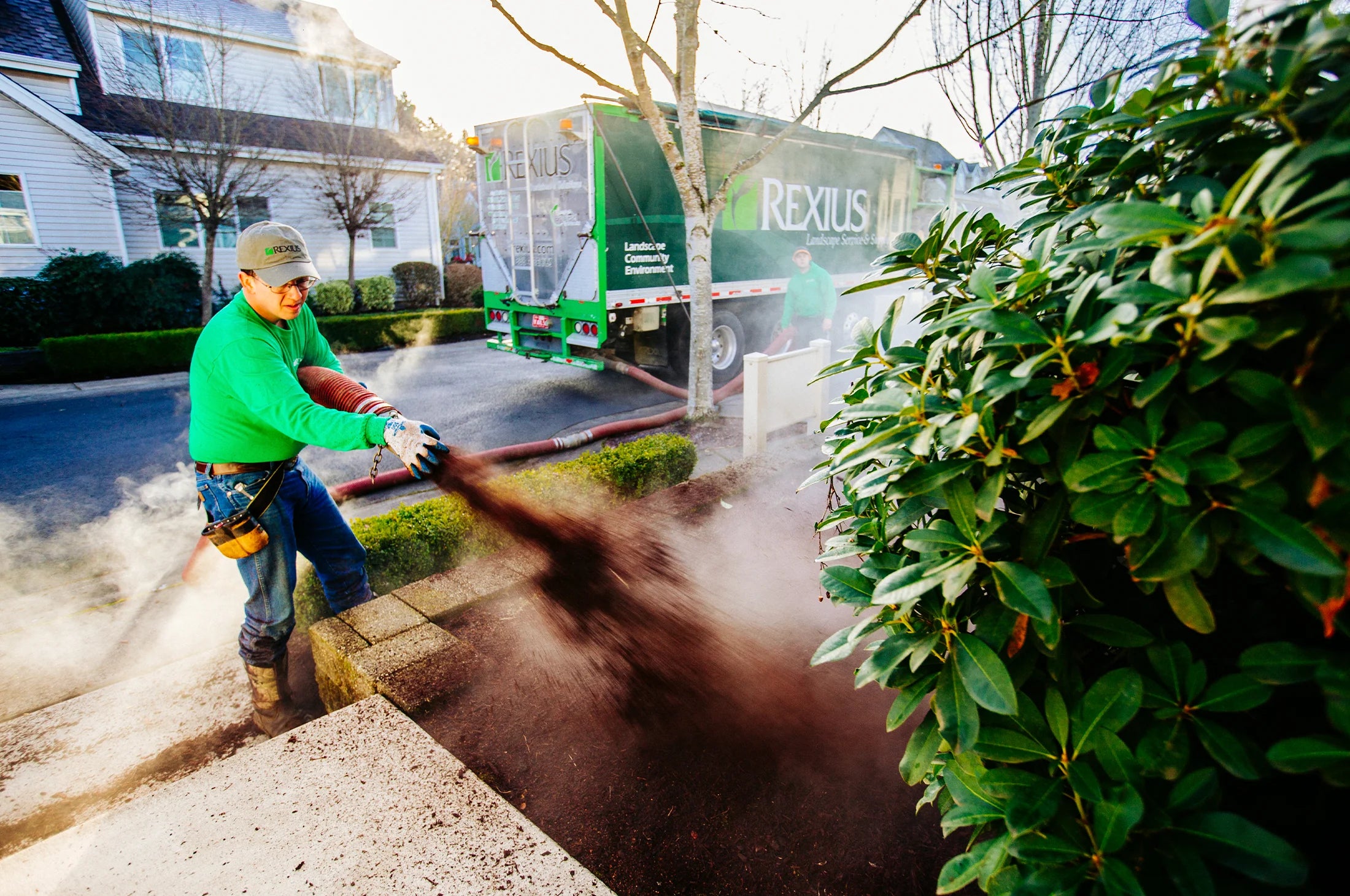 Mulch Blower vs. Manual Spreading: A Cost-Time Analysis – Rexius